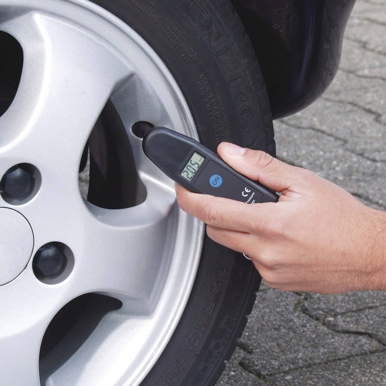 Manometru digital pentru verificat presiunea in anvelope, Cartrend ...